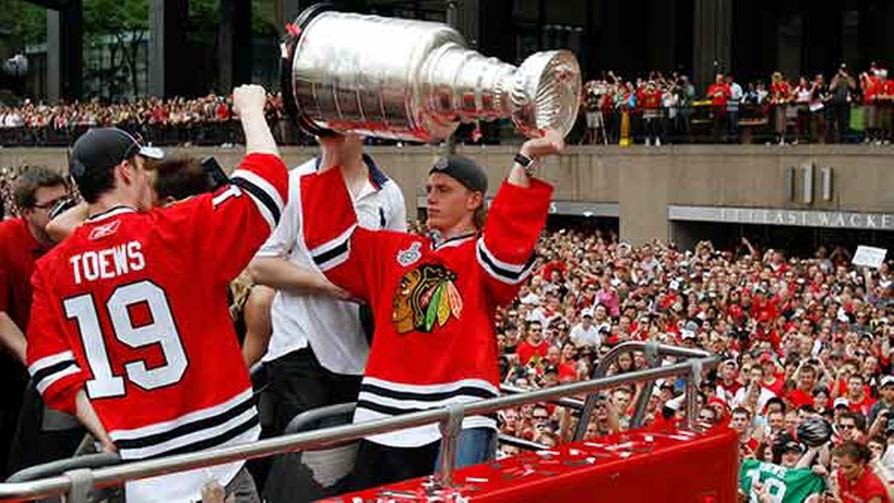 Jonathan Toews, Patrick Kane sign 8-year contract extension with ...