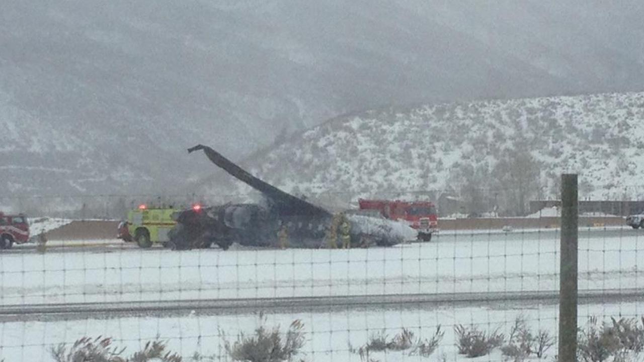 Private jet crashes at Aspen Airport; 1 dead, 2 hurt | abc7.com