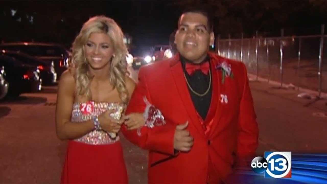Texans cheerleader makes good on prom promise as Crosby senior's date ...